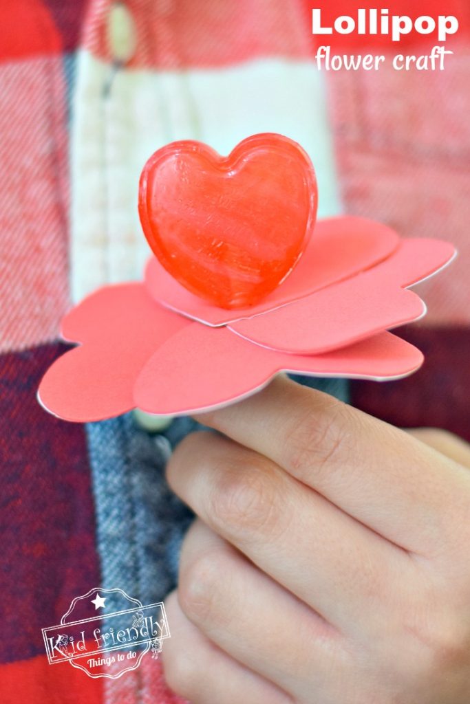Easy & Sweet Lollipop Flower Craft that Kids can Make from Home