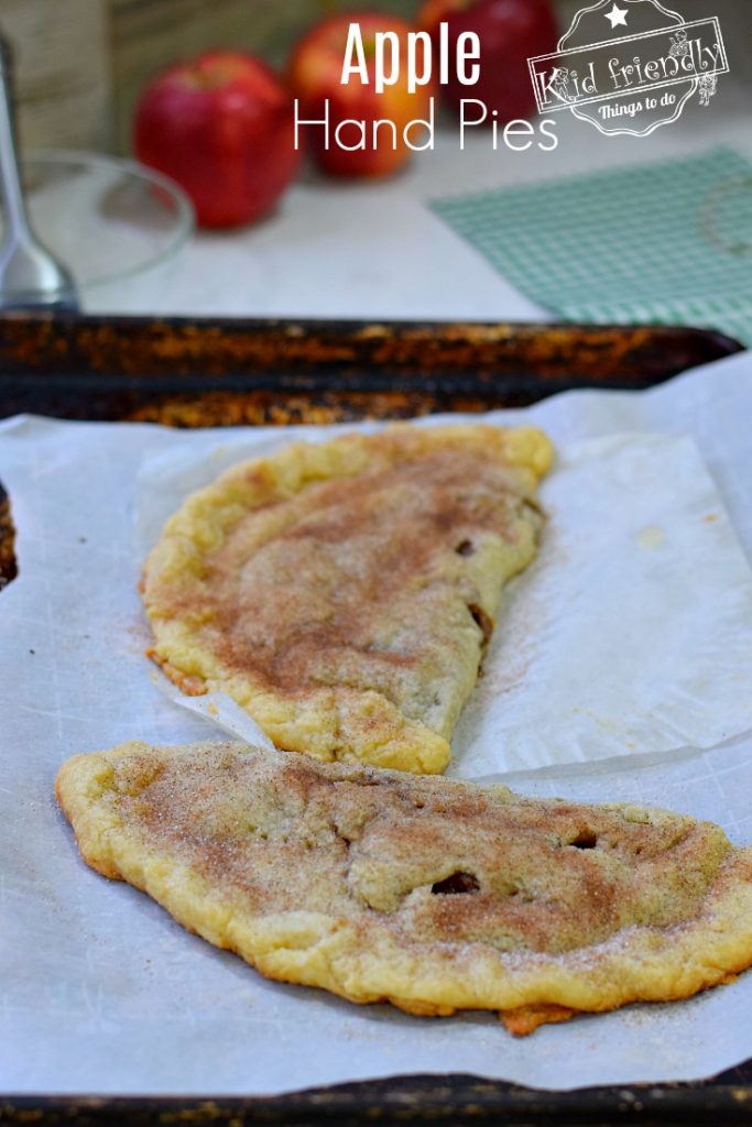{Easy to Make} Spiced Apple Hand Pies | Kid Friendly Things To Do