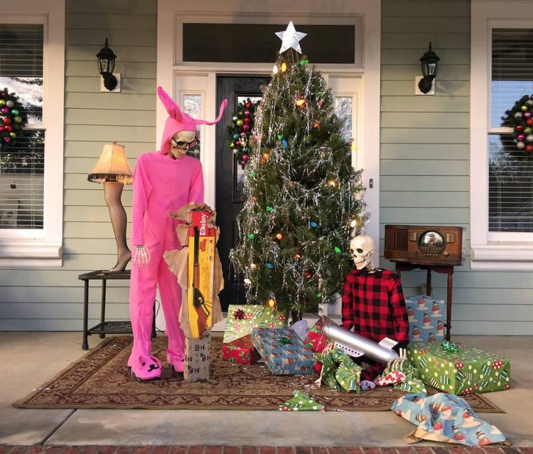 Over 30 Hilarious Skeleton Decorations For Your Yard on Halloween