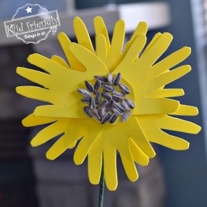 Recycled Water Bottle Flower Craft - So cute! {with Video}
