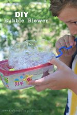 DIY Bubble Blower for Kids {with VIDEO} | Kid Friendly Things To Do