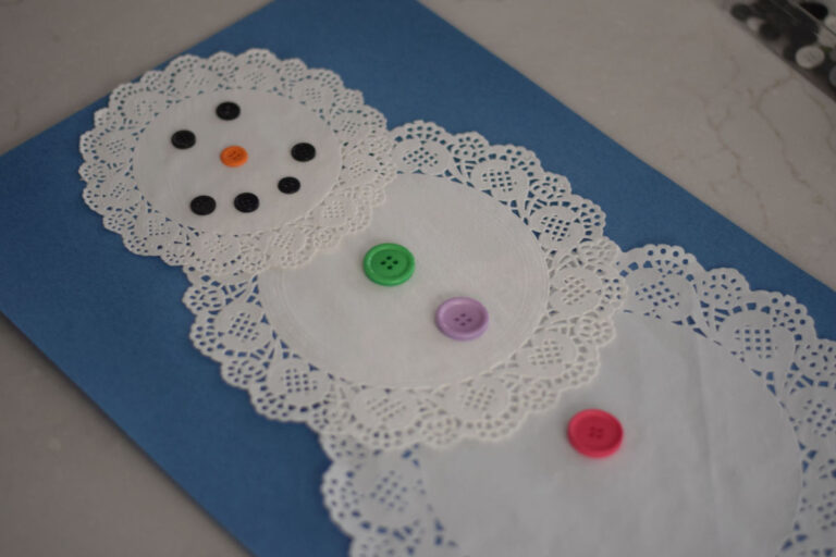 Paper Doilies Snowman Craft - Easy winter Craft for kids