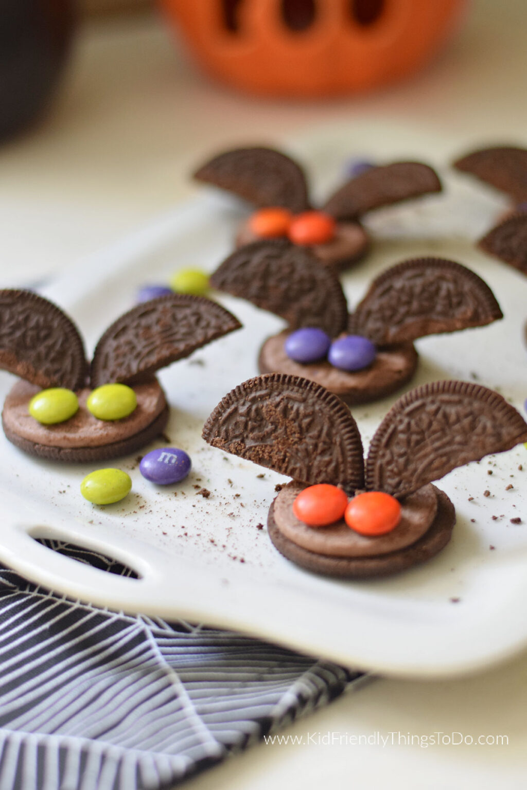 Oreo Bat Cookies - Kid Friendly Things to Do
