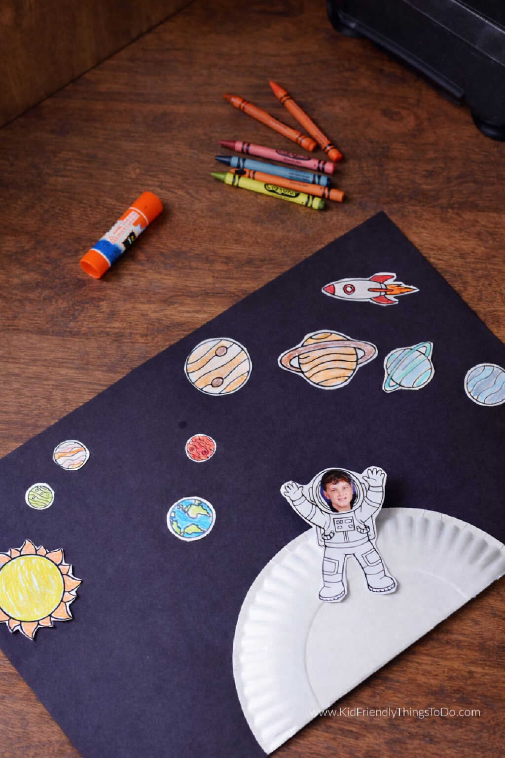 Paper Plate Solar System Craft for Kids (with Printables) - Kid ...